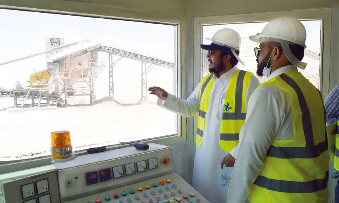 A visit by the Ministry of Industry and Mineral Resources to Saleh ...